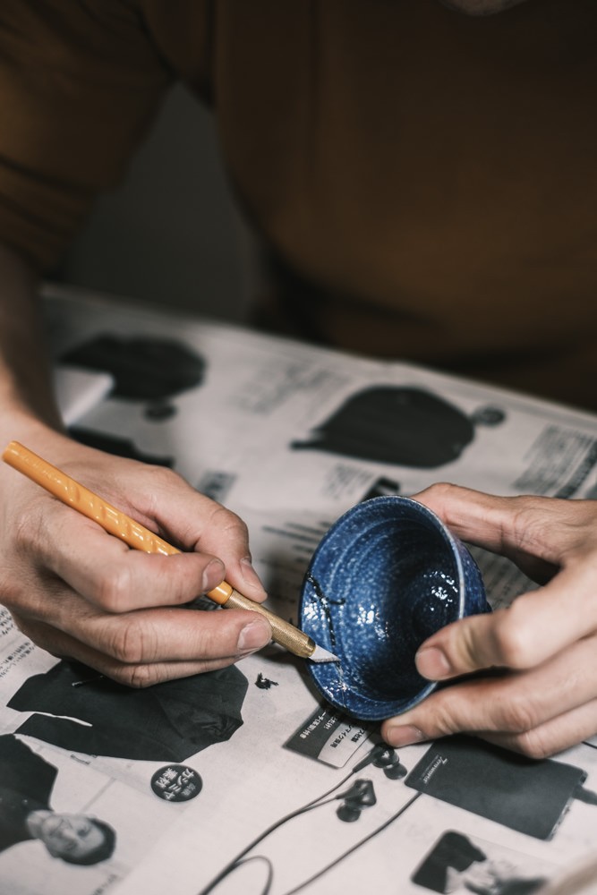 Kintsugi-Kyoto-Workshop-Applying-Urushi-002 | Where and Wander